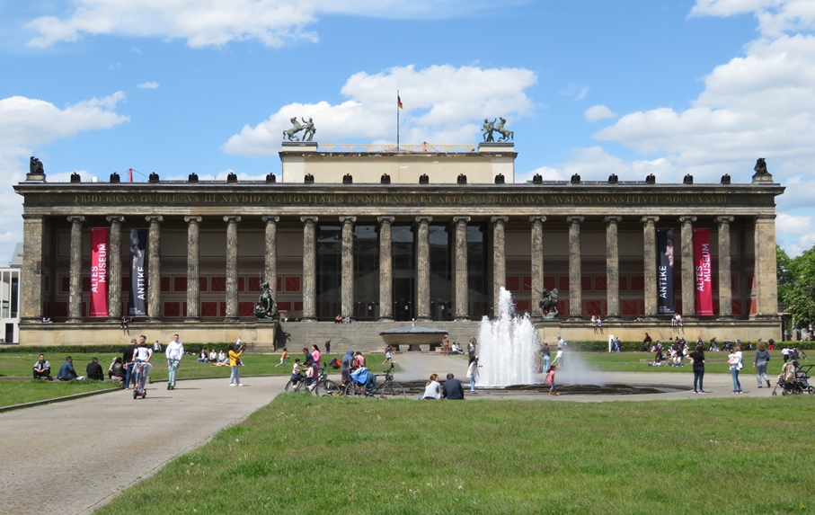 Karl_Friedrich_Schinkel_Altes_Museum_Voss